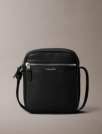 Calvin Klein Reporter-bag Aus Perforiertem Kunstleder - Black - Herren - Einheitsgr&ouml;&szlig;e