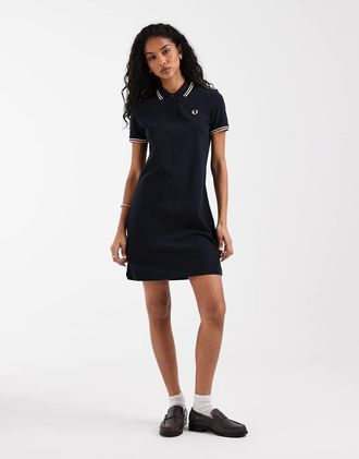 Fred Perry Robe polo courte &agrave; liser&eacute;s doubles - Bleu marine, blanc et p&ecirc;che