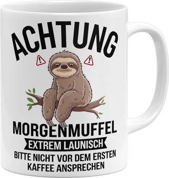 OM3 witzige Kaffee-Tasse mit Spruch - Faultier (Sloth) - ACHTUNG Morgenmuffel extrem launisch - Spruchtasse - Keramik Becher - 325ml - Beidseitig Bedruckt
