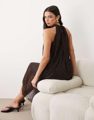 Gina Tricot Gina Tricot - Asymmetrisches Neckholder-Kleid in Braun mit Polka Dots