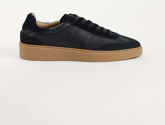 Noak in Portugal gefertigte Retro-Sneaker mit Schn&uuml;rung, Gummisohle, aus schwarzem Leder und Wildleder