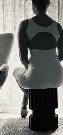 Generic Hocker Artemida Furniture, Modern Schwarz Hocker, Design Möbel, Geometrisch Hocker, Beistelltisch