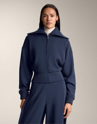 Oysho Taillierte Jacke in Marineblau mit angerautem Modalstoff und Strickkragen