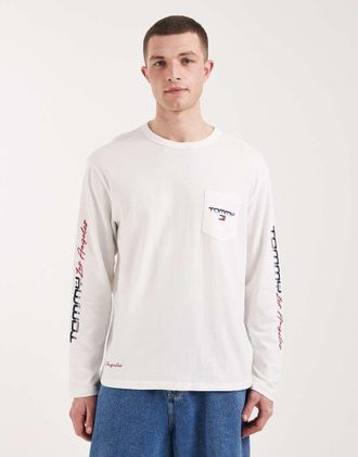 Tommy Jeans Lang&auml;rmliges Shirt in Wei&szlig; mit lockerem Schnitt