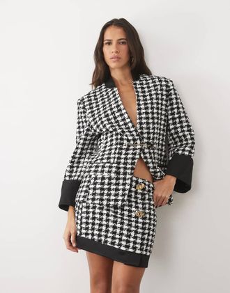 Asos Oversize-Minirock mit Hahnentrittmuster, Zierkn&ouml;pfen und kontrastierendem Saum in Mono-Multi