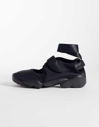 Nike Air Rift - Ballerinas aus Satin in Schwarz