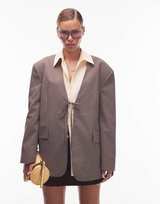 Asos Blazer oversize sans col &agrave; rayures fines avec liens devant - Moka-Multicolore