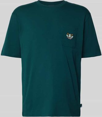 adidas Originals T-Shirt mit Brusttasche und Label-Stitching