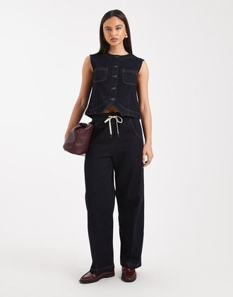 Object Hochwertige Jeans in Indigo-Rinse mit mittelhohem Bund und lockerem Barrel-Leg-Schnitt, Kombiteil-Blau