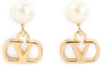 Valentino Garavani Ohrringe - Pearl Drop Earrings With Distinctive Logo Charm - Gr. unisize - in Mehrfarbig - f&uuml;r Damen