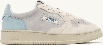 Autry BASKETS MEDALIST LOW TRICOLOR EN DAIM BLANC SKY ET LOFT