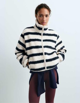 Oysho gestreifte Jacke in Marineblau in Faux-Shearling-Optik