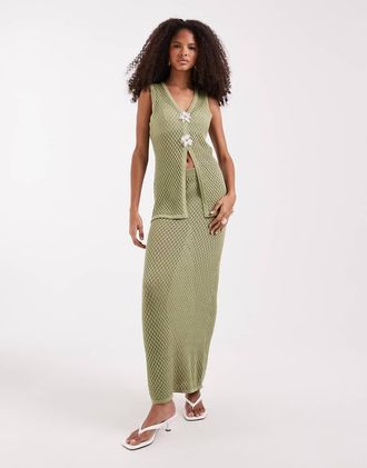 Pretty Lavish Gilet de costume densemble long en maille pointelle avec broche fleurie - Vert