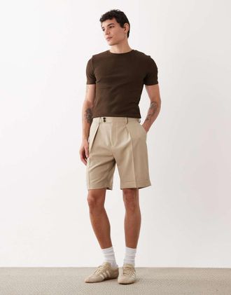 Asos Short coupe classique en 100% laine de qualit&eacute; sup&eacute;rieure - Taupe-Neutre