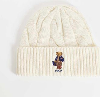 Polo Ralph Lauren Strickm&uuml;tze in Cremewei&szlig; mit Zopfmuster und B&auml;renlogo