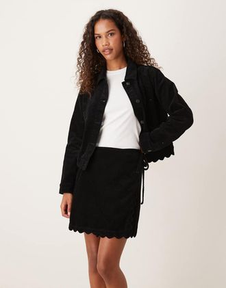 Nobody's Child Wickel-Minirock aus Cord in Schwarz mit Muschelsaum, Kombiteil