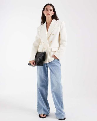 Asos Zweireihiger Blazer in Cremewei&szlig; mit betonter Schulterpartie