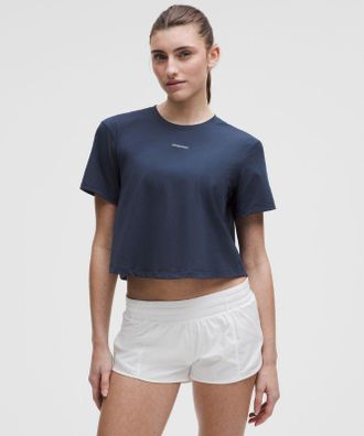 lululemon Pace Crush T-Shirt mit &uuml;berkreuzter R&uuml;ckseite und Grafik f&uuml;r Frauen - Gr&ouml;&szlig;e XL in Club Blue