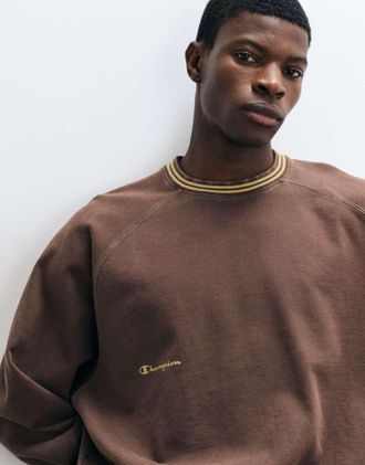 Champion Future Memories Oversized-Sweatshirt mit Rundhalsausschnitt in Braun-Schwarz