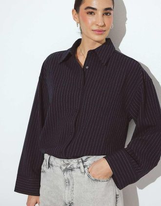 NA-KD Oversize-Hemd in Marineblau gestreift-Mehrfarbig