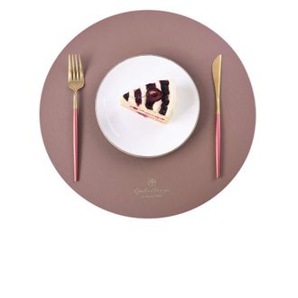 Railonch Abwischbar Rund Gro&szlig; Leder Platzsets, 4 St&uuml;ck 38cm Tischsets, Hitzebest&auml;ndigen Rutschfesten Platzdeckchen f&uuml;r Hause K&uuml;che Restaurant (Hellrot,4)