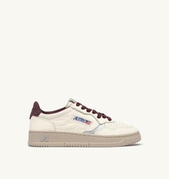Autry BASKETS MEDALIST LOW EN CUIR FIG ET ARGENT