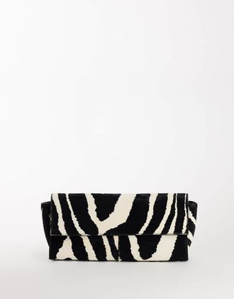 Topshop Clark pochette &agrave; rabat moyenne en cuir v&eacute;ritable &agrave; poils effet z&egrave;bre-Noir