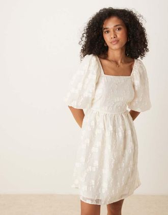 Vero Moda Jacquard-Minikleid in Creme mit Puff&auml;rmeln-Wei&szlig;