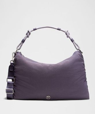 lululemon Wandelbare, raffbare Crossbody-Tasche Gro&szlig; 16 L - Gr&ouml;&szlig;e 6 l in Grape Mist/Faint Lavender/Silver