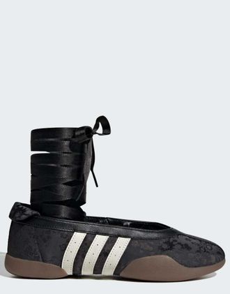 adidas Originals Taekwondo mei Ballerinas in Core Black und Off White-Schwarz