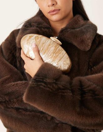 True Decadence Hartschalen-Clutch aus goldfarbenem Kunstharz