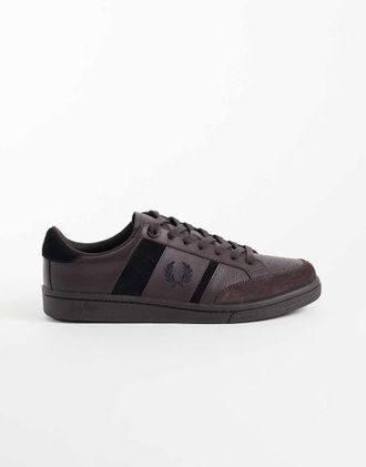Fred Perry B725 baskets en daim &agrave; rayures en cuir noir et marron-Multi