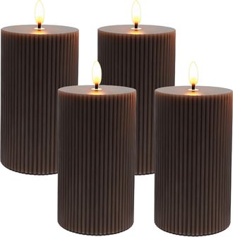 Relaxdays LED Kerzen, 4er Set, HxD: 13 x 7,5 cm, flackernde Flamme, Echtwachs, Rillen, flammenlose Blockkerzen, Coffee