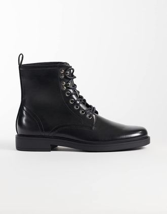 Asos Schn&uuml;rstiefel mit Haken&ouml;sen in Schwarz