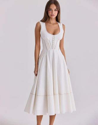 House of CB Solana - Midi-Sommerkleid aus Baumwolle in Wei&szlig; mit geraffter Taille