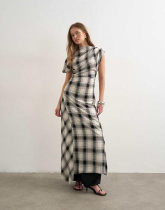 Topshop Robe longue asym&eacute;trique fronc&eacute;e sur le c&ocirc;t&eacute; avec imprim&eacute; &agrave; carreaux - Noir et blanc