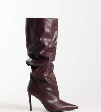 Simmi London Simmi London kniehohe Stiefel mit weiter Passform Saxon mit Raffungen in Burgunderrot aus PU