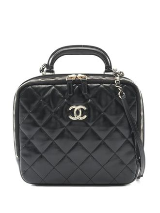 Chanel sac port&eacute; &eacute;paule matelass&eacute; &agrave; logo CC (ann&eacute;es 2020) - Noir