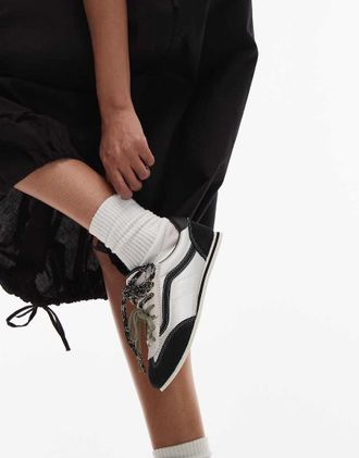 Vans Super Lowpro - Sneaker aus Satin in Schwarz und Silber