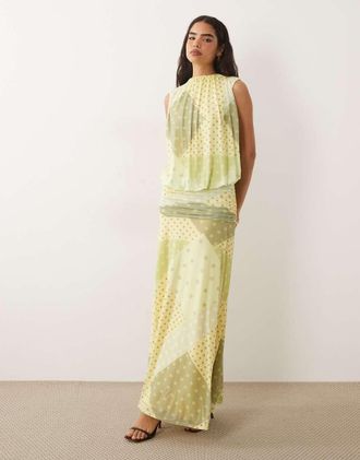 Asos Robe longue blousante en tulle &agrave; pois avec jupe &agrave; taille basse fronc&eacute;e - Sauge-Vert
