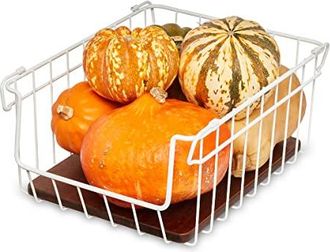 InterDesign iDesign Drahtkorb, Aufbewahrungskorb mit offener Front aus Metall und Akazienholz, Schütte mit Griffen zur Organisation von Vorratskammer und Haushalt