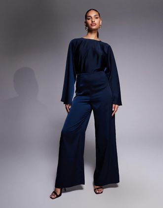 Asos Satin-Jumpsuit in Marineblau mit Fledermaus&auml;rmeln und asymmetrischer Taille