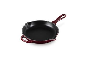 LE CREUSET Signature Gusseisen Brat- und Servierpfanne, Rund, &Oslash; 23 cm, F&uuml;r alle Herdarten inkl; induktion geeignet, 1,93 kg, Garnet, 20182239490422