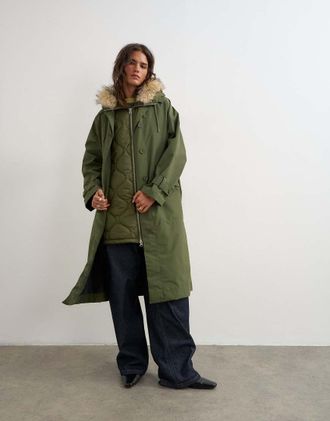 Topshop vielseitig tragbare Longline-Parka mit Faux-Fur-Kapuze in Khaki-Gr&uuml;n