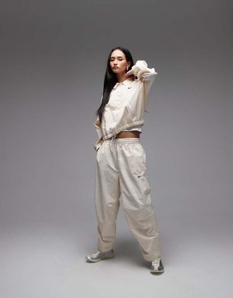 Nike Pantalon droit tiss&eacute; - Cr&egrave;me-Blanc