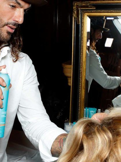 Comment bien utiliser son shampooing sec ? L’astuce méconnue d’un célèbre coiffeur