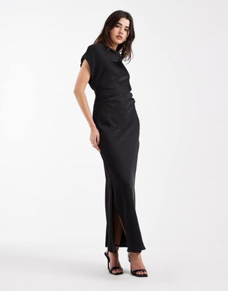 Vero Moda Satin-Maxikleid in Schwarz mit drapiertem Ausschnitt und Fl&uuml;gel&auml;rmeln