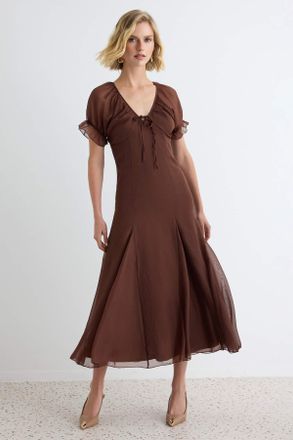 Trendyol Midi-Kleid mit geradem Schnitt und grafischem Print - Braun