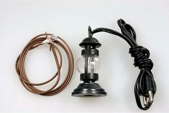SELVA Petroleumlampe - Schwarz - Ideal f&uuml;r den Krippenbau - Sorgt f&uuml;r eine stimmungsvolle Atmosph&auml;re - Fertig montiert - Mit Stecker und Kabel - 3,5-4,5 Vol
