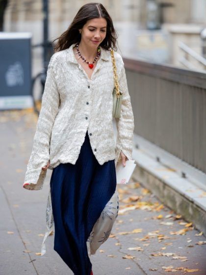 So wirst du Knitterfalten los, ganz ohne Bügeleisen